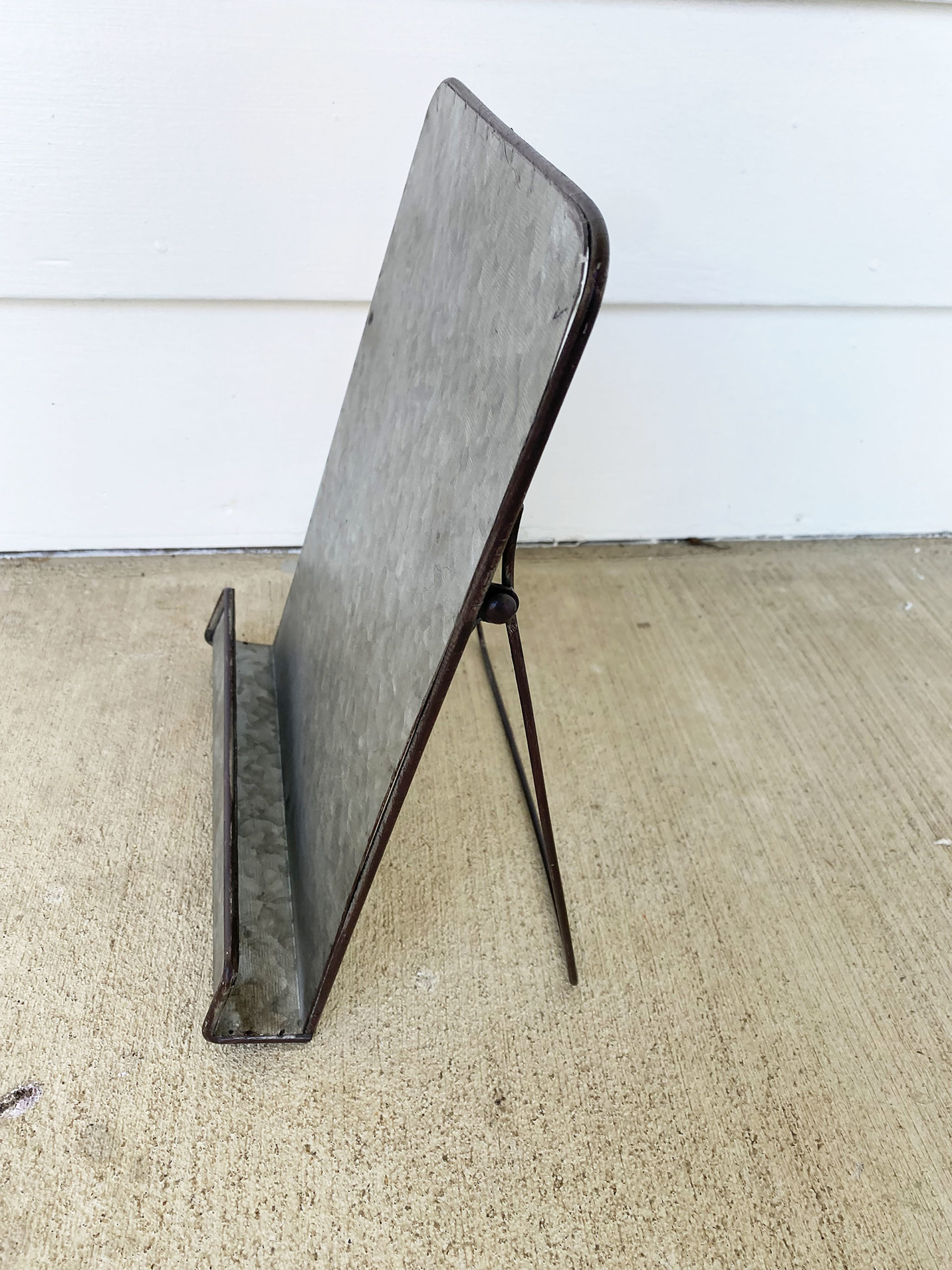 Galvanized Metal Table Top Easels-$3 | Something Borrowed KC