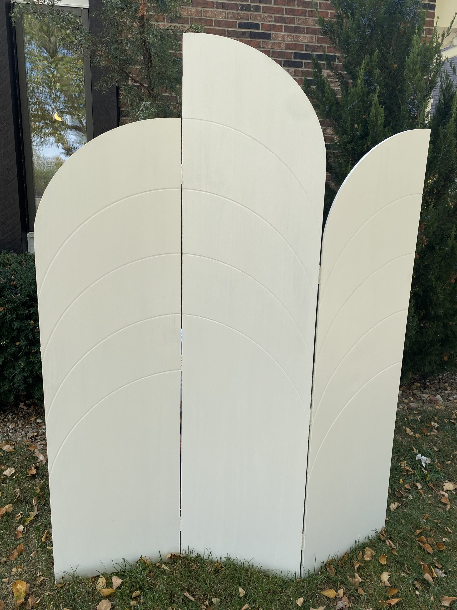 Curved Trifold Backdrop-$20 | Something Borrowed KC